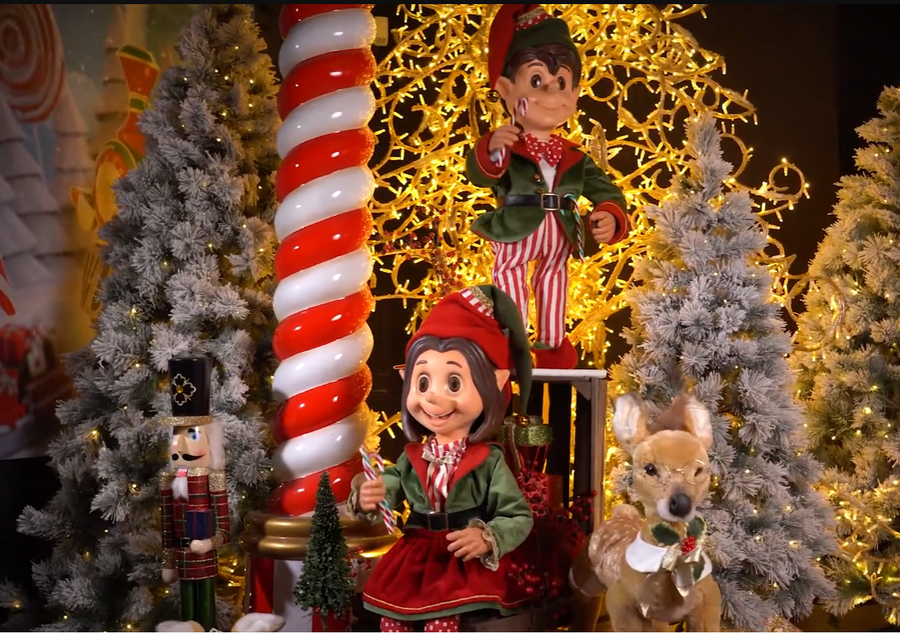 Christmas Animatronics Display | Universal Statues LLC