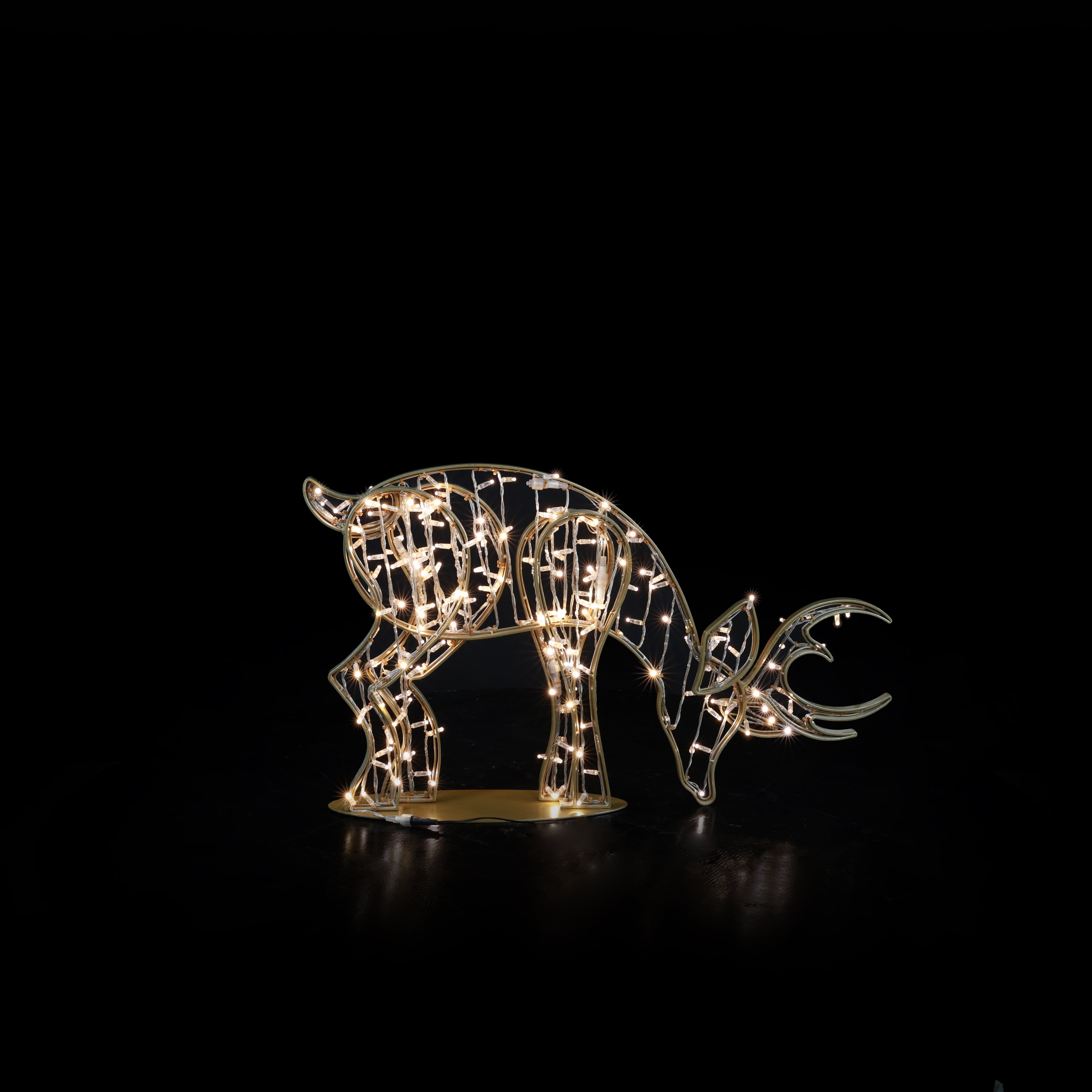 Illuminated Bowing Deer – Universal Statues LLC