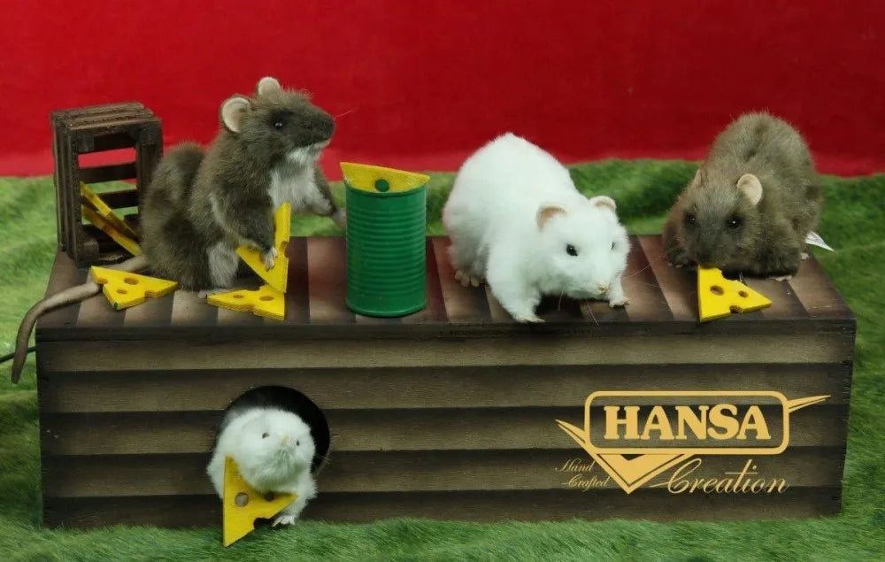 Animatronics Mouse with Cheese - 26cm Tall – Universal Statues LLC